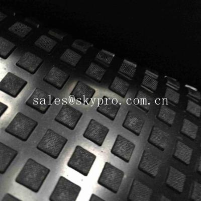 China Anti - Slip Solid Square Heavy Duty Rubber Mats With 3mpa Tensile Strength for sale