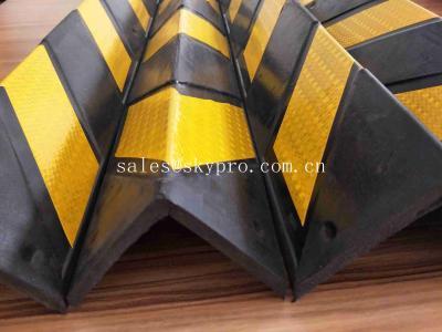China High Visibility Parking Safety Warning Black and Yellow Alternation Rubber Corner Protectors for sale
