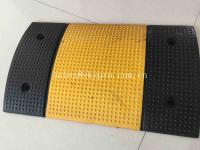 China Triped High Reflective Molded Rubber Products Recyclable Rubber Speed Hump for sale