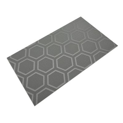 China 2 Ply non-slip wear-resistant hexagon six-bar pattern pvc conveyor belt for sale