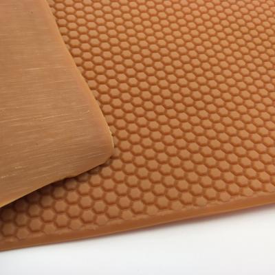 China Durable Natural Crepe Rubber Soling Sheet with Reed Mat Pattern 600mmx1400mm Size and 75-80 Shore A Hardness for sale