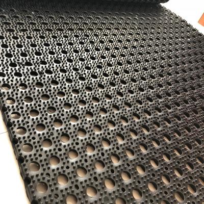 China Outdoor Water Drain Holes Anti-slip Rubber Mat for Wet Areas - Weather-resistant and Easy to Clean for sale