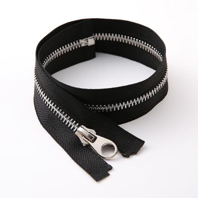 China Clothing Bags Metal Teeth Zipper 5# High Fashion Designs With Auto Lock Slider for sale