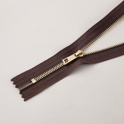 China Close End Precision Molded Metal Zippers 3# Weather Resistant Coating Customized for sale