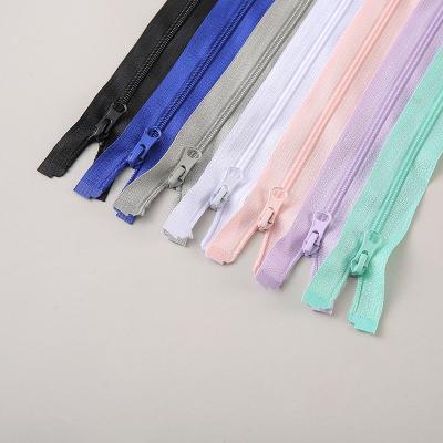 China Home Textiles #3 Plastic Nylon Teeth Zippers Eco Friendly Tight Closure High Flexibility for sale