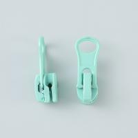 China Stylish Nylon Auto Lock Slider #3 Sleek Design Lightweight Green Zipper Slider for sale