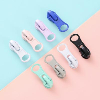 China Sustainable Fashion 3# Nylon Auto Lock Zip Eco Friendly Innovation for sale