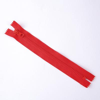 China Garments Resin Teeth Zipper #5 Close End Zippers Precision Molded For Texture for sale