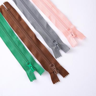 China Industrial Grade #5 Resin Teeth Zipper Tool Pockets Close End Zippers for sale