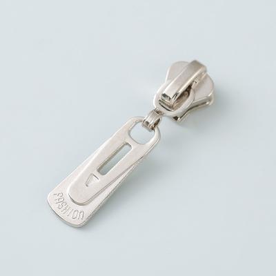 China Heavy Duty #5 Metal Zipper Wear Resistant Smooth Sliding Metal Zipper Head for sale