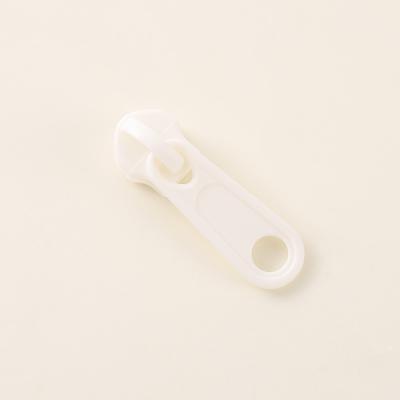 China Weatherproof Nylon NO 5 Zipper With Plastic Sliders Smooth Sliding Motion for sale