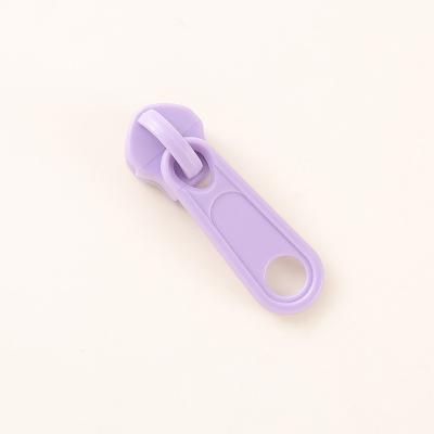 China Multi Purpose NO 5 Zipper Nylon With Thin Teeth For Everyday & Heavy Use for sale