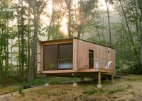 China Various Terrains Prefabricated Studio With Exterior Balcony Customized Exterior for sale