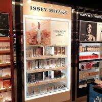 China High Quality Nice Design Oem Accept New Promotion Cosmetic Retail Makeup Products Display Shelves Cabinet for sale