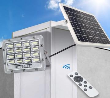 China SMD2835 Solar LED Flood Light 50W 100W IP65 with Motion Sensor for Stadium Sports Field for sale