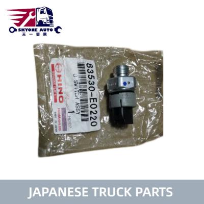 China Japanese truck parts Oil Pressure Sensor 83530-E0220 83530E0220 83530-1471 for KOBELCO/HINO 500 J08C J08E SK200-6 Truck Hino Engine Parts for sale