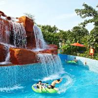 China 100-1000m Length Water Park Lazy River For 1-2 People Per Raft for sale