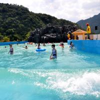 China Safe And Thrilling Water Park Wave Pool With Lifeguards Emergency Shut Off Buttons for sale
