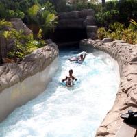 China Tranquil Water Park Lazy River Adventure Cruise With Lifeguards For All Ages for sale