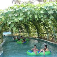 China Tranquil Water Park Lazy River Adventure Cruise With Lifeguards For All Ages for sale