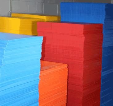 China Red 2mm 3mm 4mm Corrugated Plastic Sheet Recyclable Strong Rigid for sale