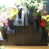 China Lightweight, durable display stands for retail, exhibitions, and promotions. Easy to transport, assemble, and reposition, offering stable, space-saving, and attractive product displays. for sale