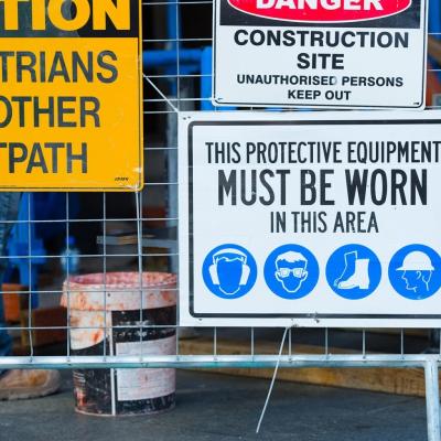 China Corflute signs are lightweight, durable, and weather-resistant signage made from corrugated polypropylene. for sale