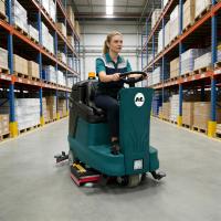 China Floor Scrubber Rider Dryer Ride On Dual Brush 5500㎡/H 110L for sale