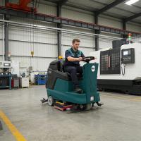 China Commercial Battery Ride On Floor Scrubber 110L Solution/Recovery Tanks 860mm Dual Brush for sale
