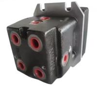 China Excavator SK200-8 Foot Pedal Valve YN30V00106F2 Precise Flow Control 1 Year Warranty for sale