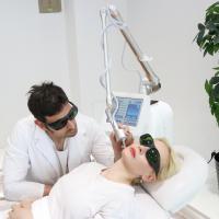 China Commercial Fractional CO2 Laser Machine for Skin Resurfacing / Stretch Mark Removal for sale