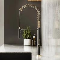 China 2024 Luxury Design Brass Kitchen Faucet Tap with Maximum 2.2 GPM 60 PSI Water Flow Rate for sale