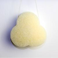 China Tripetal Flower Brighten Face Lavender Konjac Sponge Mild Non Irritating for sale