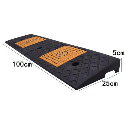 China Heavy Duty Rubber Kerb Ramp 30mm to 200mm Height for Wheelchair Roadway Access for sale