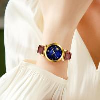 China 2022 Elegant Stainless Steel Quartz Watch Small Round Gold Watch Design For Lady for sale