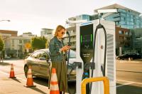 China 120kW Dual-Port DC Fast EV Charger with 10-inch Touch Screen and 5M Cable for Commercial Vehicles for sale