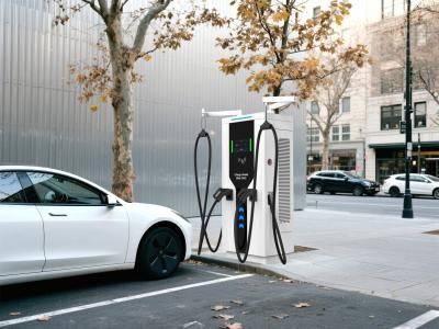 China Commercial 120kW E-Van DC Fast Charger with 10-inch Touch Screen and Dual CCS2/CCS1 Charging Guns for sale
