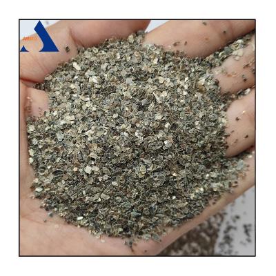 China Supply Silver Vermiculite Flakes 0.7-2mm High Expansion Rate Asbestos-Free for sale
