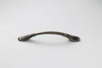 China Antique Bronze Style Furniture Pulls Wardrobe Drawer Knobs And Hardware for sale