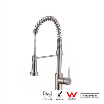 China Hot Cold Water Mixer Pull out Sink Faucets Chrome Surface Treatment for sale