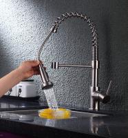 China Hot Cold Water Mixer Pull out Sink Faucets Chrome Surface Treatment for sale