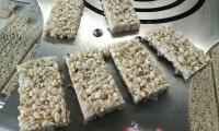 China Chocolate Cereal Bar Making Machine , Automatic Cereal Bar Production Line for sale