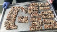China 4000-5000 Pcs / H Mini Granola Bar Press Machine For Snack Bars for sale