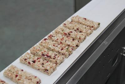 China 4000pcs / H Small Capacity Granola Bar Press Machine Energy Bar Production Line for sale