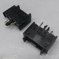 China 153 Series 1530008 Equivalent Vertical Mount SL-1538 Mini Blade Fuse Holder for Automotive PCB Fusing 297 for sale