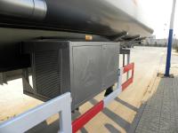 China 40000L Tri Axle Oil Tank Trailer CCC Refuel Semi Tractor Trailer for sale