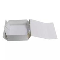 China Custom White Paperboard Luxury Magnetic Folding Gift Box   Closure For Easy To Ship for sale