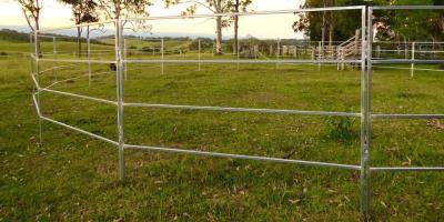 China 9.0m Diameter Horse Arenas 13Pcs incl.2.7m tall Gate   Locking Pins.  Victoria for sale