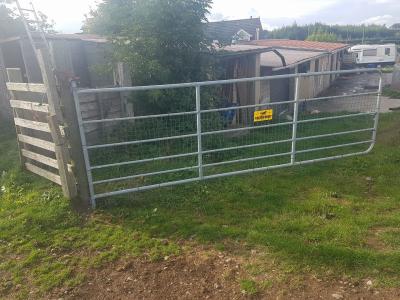 China 10ft Safety Mesh Farm Gate Horse Cattle Sheep Yard Panels for sale