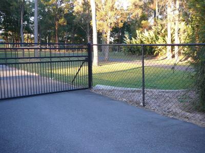 China Black Chain Link Fence Cost,Hot Dipped Galvanized Chain-Link Fence,1.5m*15m*50*50mm for sale